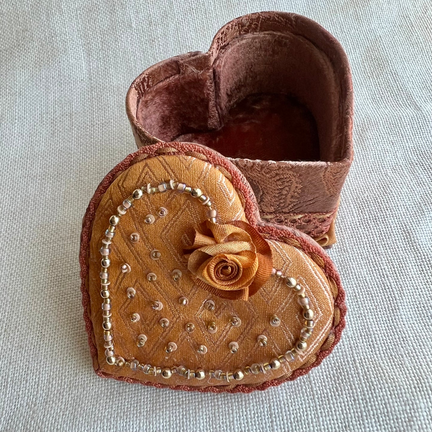 Caramel/Rust - Tiny Heart Box – The French Needle