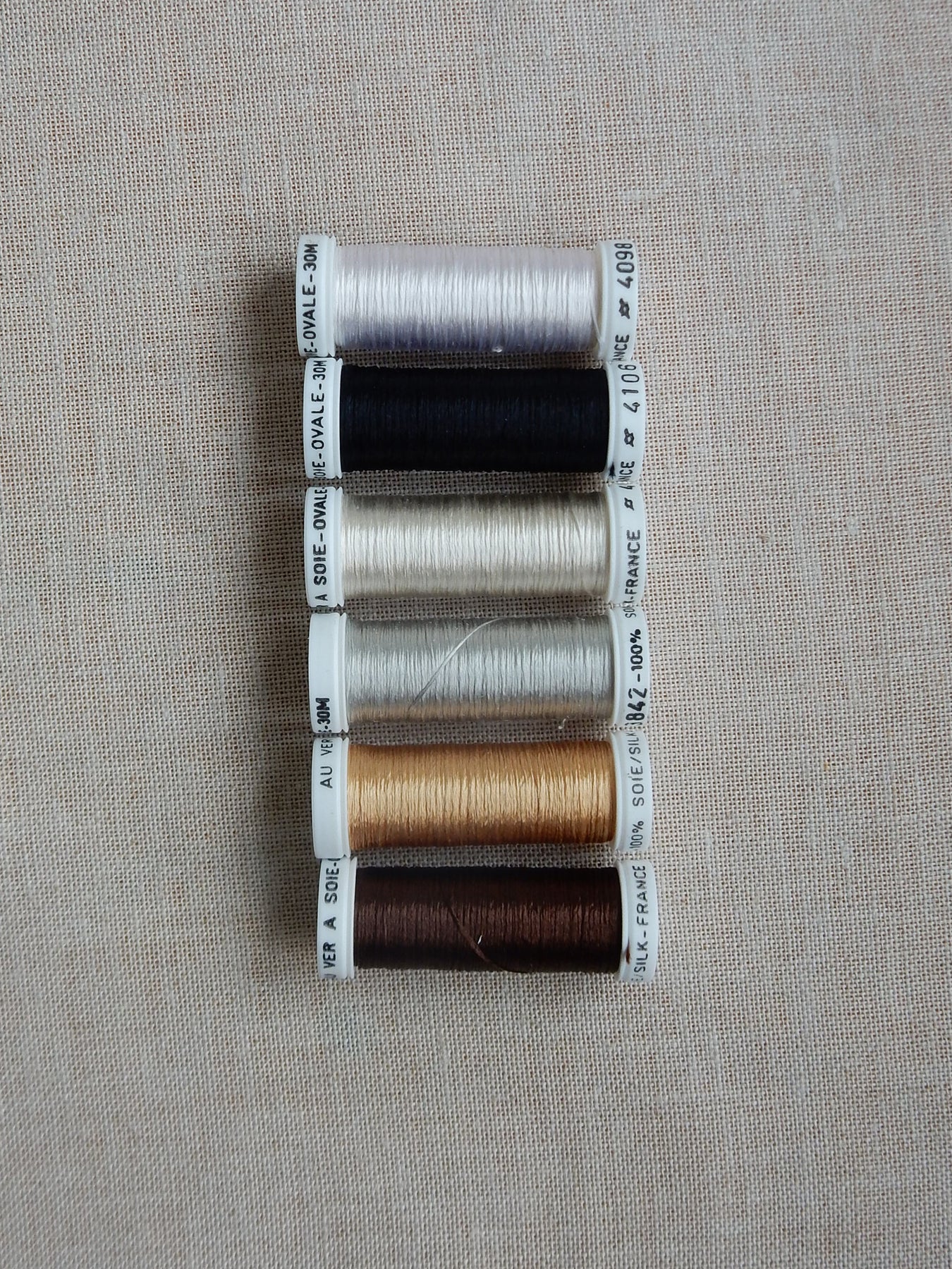 Au Ver à Soie (Silk house) – The French Needle