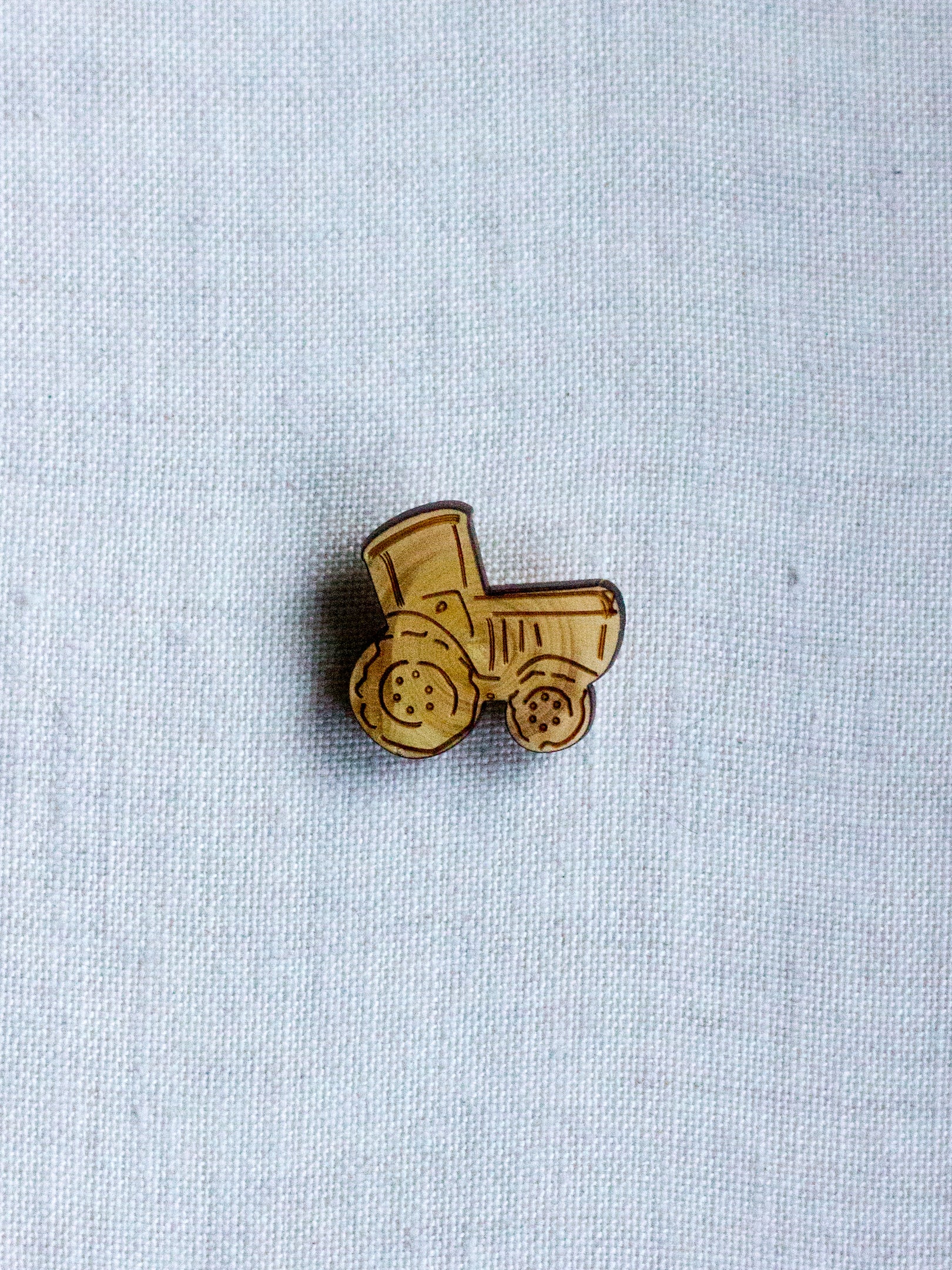 Picoti tractor button – The French Needle